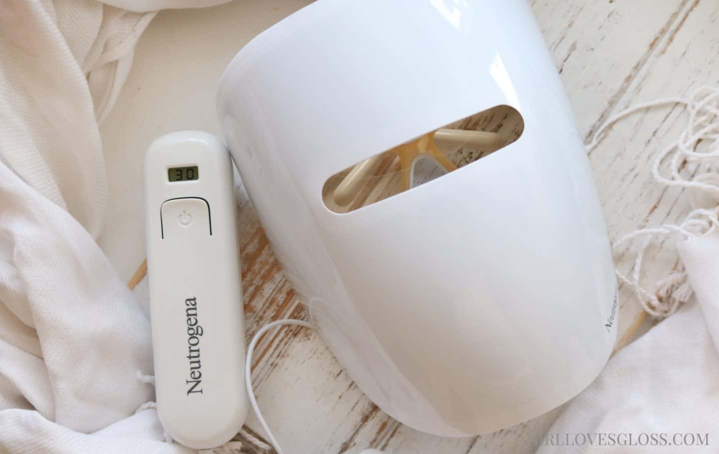Kicking Breakouts to the Curb With Neutrogena's Light Therapy Acne Mask ...