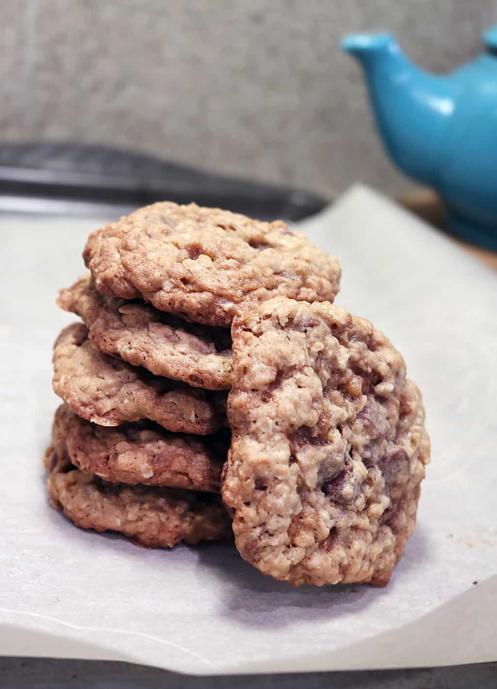 The Oatmeal Chocolate Chip Cookies You'll Get Asked to Bake • Girl ...